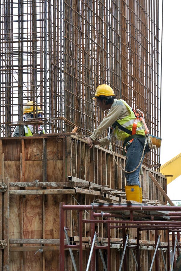 Construction Workers Fabricating Timber Formwork Editorial Photography ...