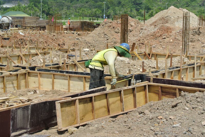 Construction Workers Installing Ground Beam Formwork Stock Photos ...