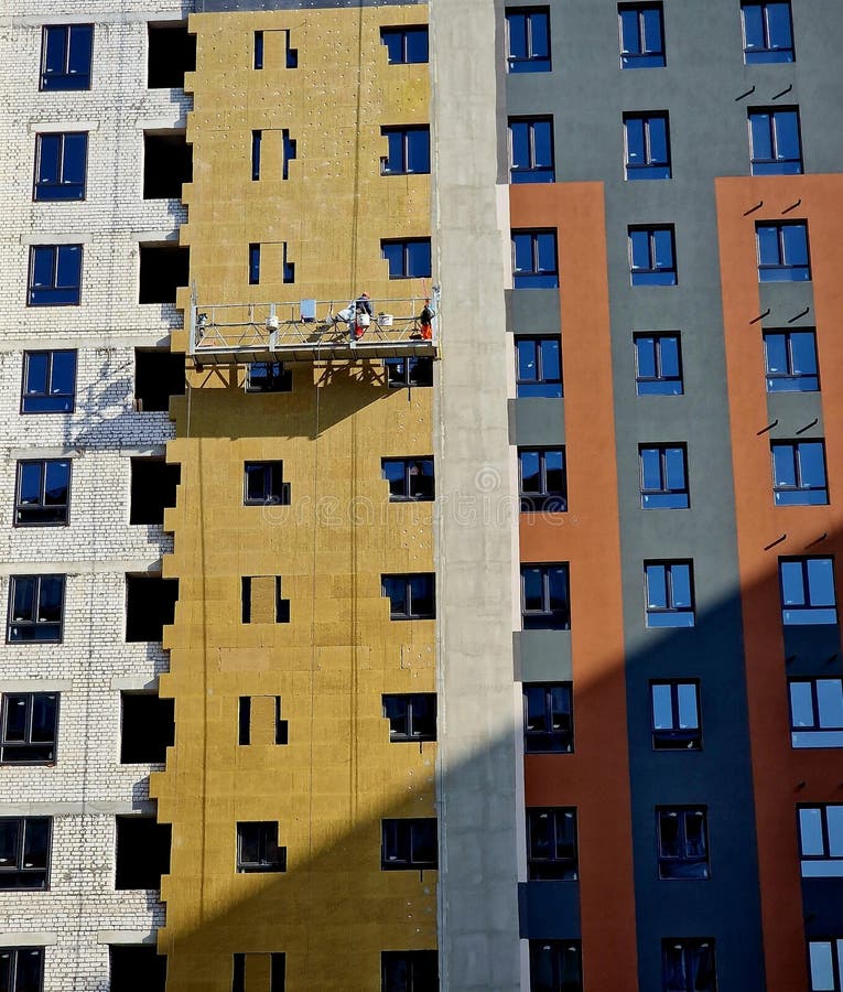 Construction Workers Insulate the Facade of an Apartment Building Stock ...