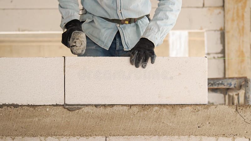 Construction Workers are Making White Lightweight Concrete Blocks that ...