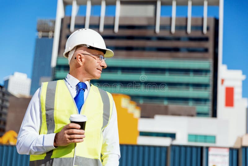 Constructor Del Ingeniero En El Emplazamiento De La Obra Imagen de ...