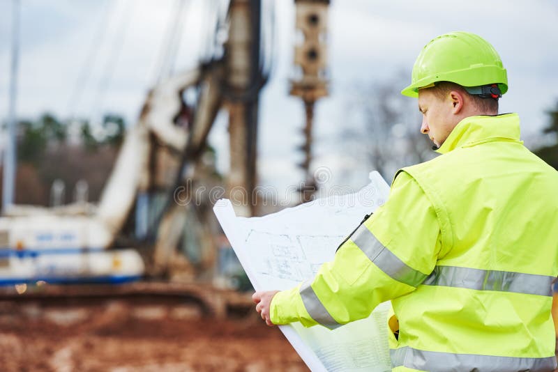 Constructor Del Ingeniero En El Emplazamiento De La Obra Foto de ...