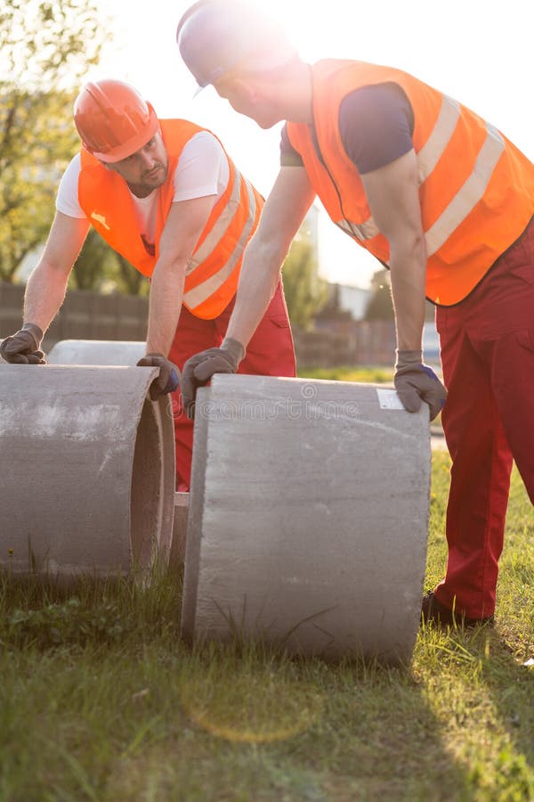 Pavimento Concreto De Los Constructores Fuera De La Casa Imagen de ...