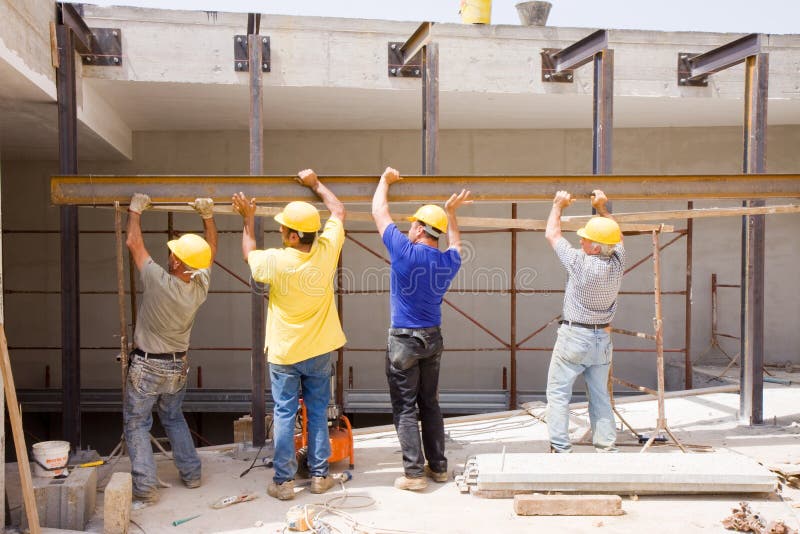 Construtores no trabalho imagem de stock. Imagem de construtores - 35691673