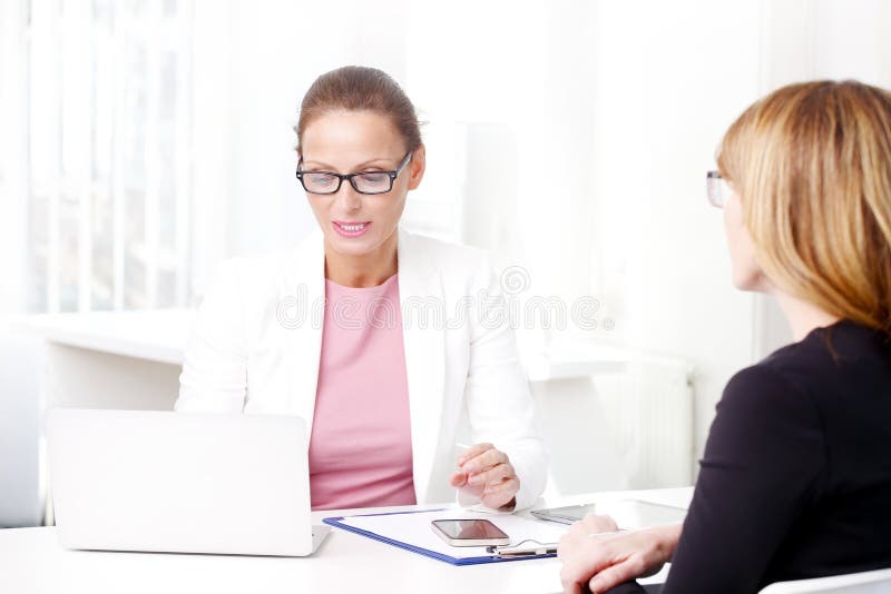 Consulente Finanziario Della Banca Fotografia Stock - Immagine di ...