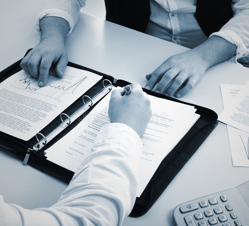 Consulto fotografia stock. Immagine di gestore, cooperazione - 18373492