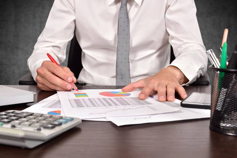 Contabilista no trabalho imagem de stock. Imagem de vidro - 14269357