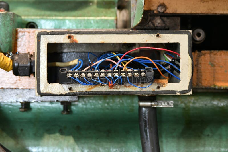 Contact Connections of Electrical Wires and Connectors of Different ...