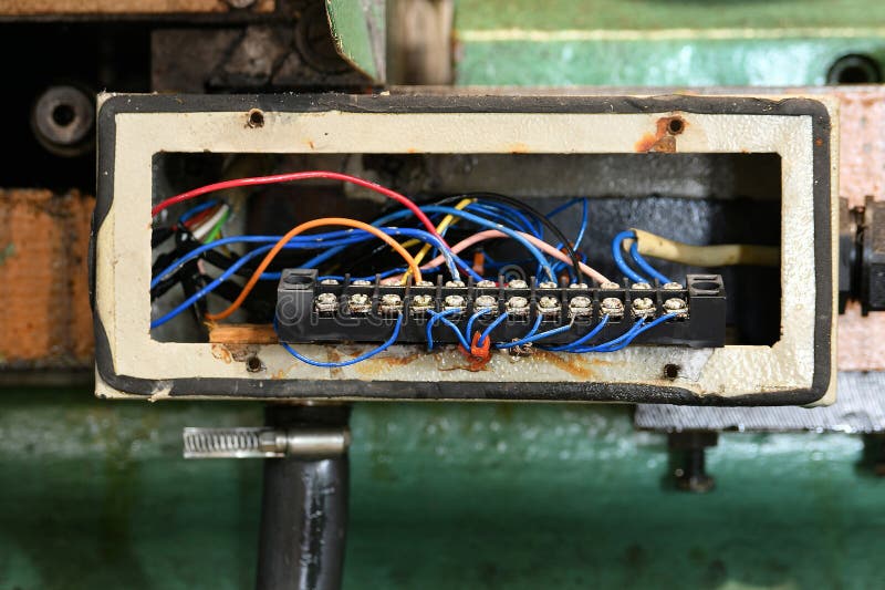 Contact Connections of Electrical Wires and Connectors of Different ...