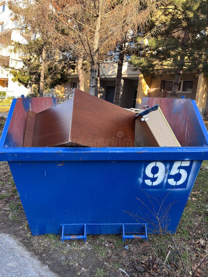 Container for Collecting Construction Debris and Oversized Furniture ...