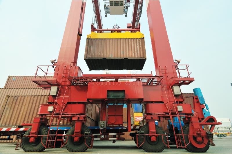 Container Crane Picture. Image: 22072664