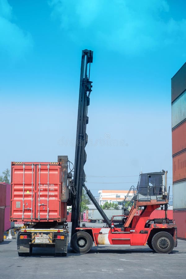 Container Stacker, Load the Container into the Truck. Transportation ...