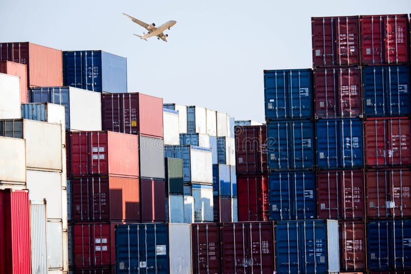 Container-Hof Mit Vielen Containern Stockfoto - Bild von lieferung ...