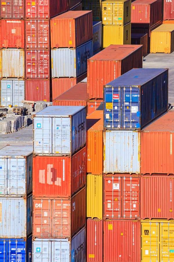 Container Im Containerterminal Redaktionelles Stockfotografie - Bild ...