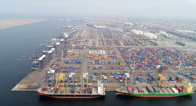 The Atmosphere of the Loading and Unloading of Containers at Tanjungmas ...