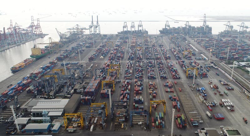 Container Loading at Jakarta Editorial Stock Image - Image of 1577 ...