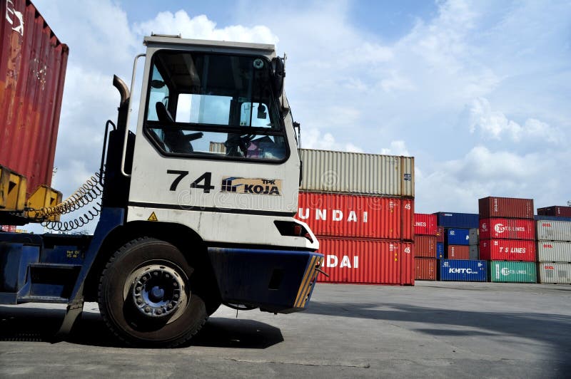 307 Unloading Activities Stock Photos - Free & Royalty-Free Stock ...