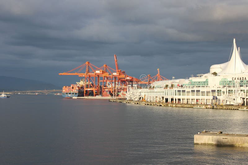 Container Ship and Cranes in the Port of Vancouver, Canada Editorial ...