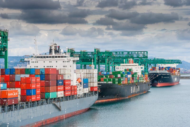 Container Ship Offloading Stock Photos - Free & Royalty-Free Stock ...