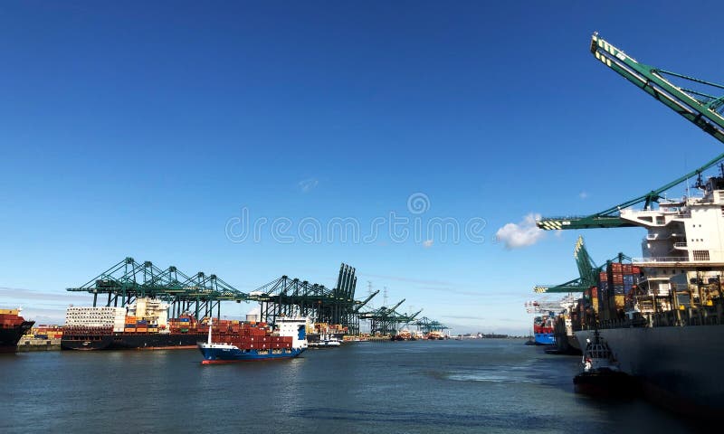 Shipping yard editorial stock photo. Image of transportation - 195828883