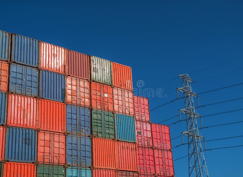 Container-Stapel Mit Stromanschluss Stockbild - Bild von lieferung ...