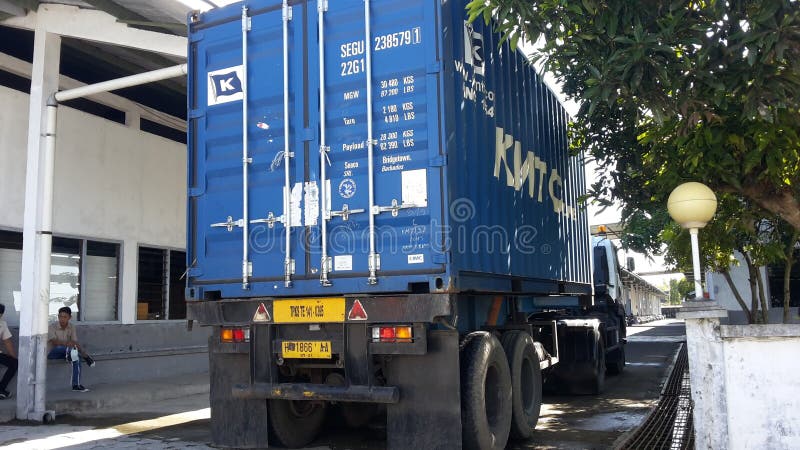 Container truck parked editorial photo. Image of container - 321870906