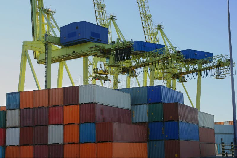 Containers En Containerkraan Stock Foto - Image of lading, vervoer: 2146696