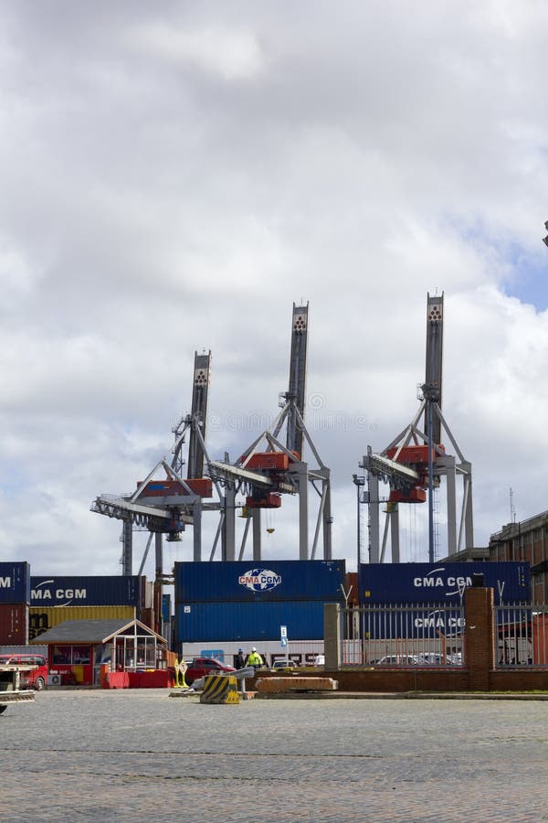 Containers En Kranen in De Haven Van Montevideo Redactionele Foto ...