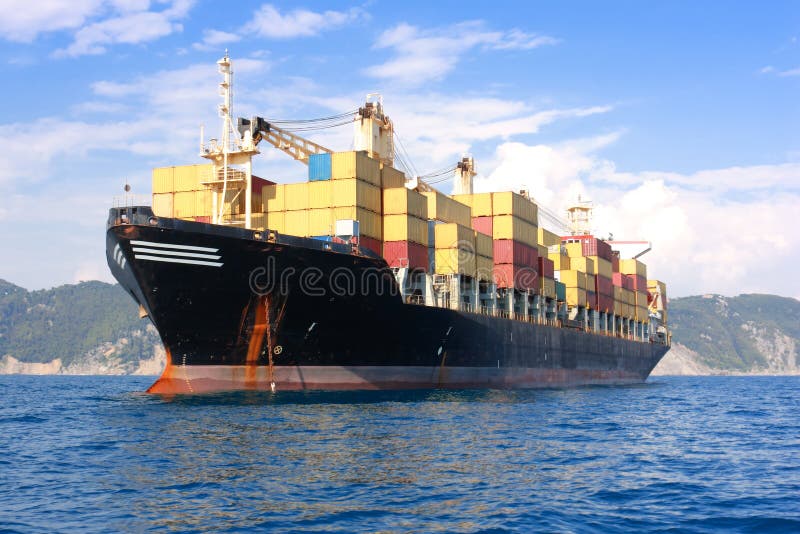 Containerschiff stockbild. Bild von behälter, frachter - 17244715