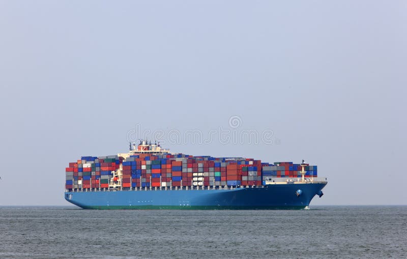 Containerschiff stockbild. Bild von lieferung, nave, fracht - 152917