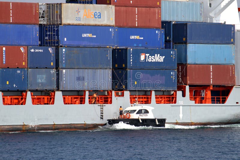 Containerschiff redaktionelles stockfotografie. Bild von anker - 35572677