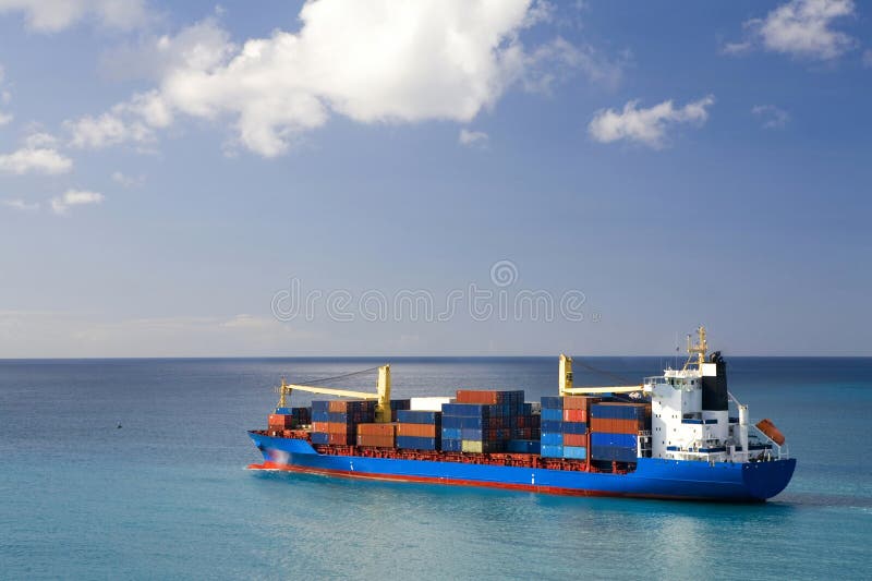 Containerschiff im Meer stockbild. Bild von industrie - 16321777