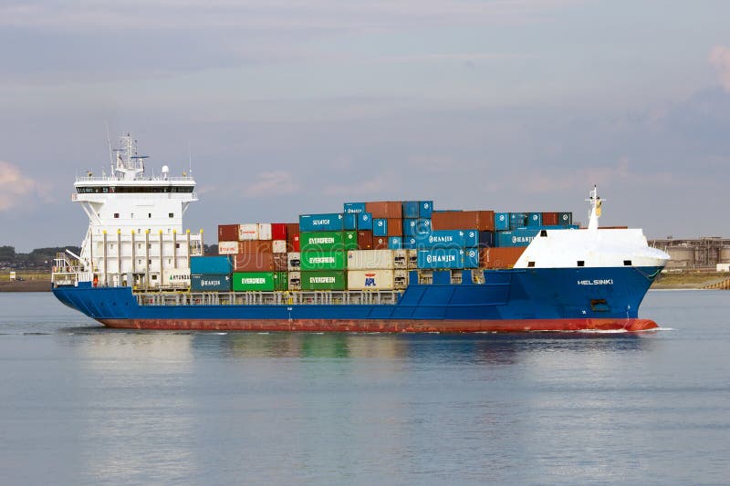 Containerschip redactionele foto. Image of stapelen, importeren - 33531511