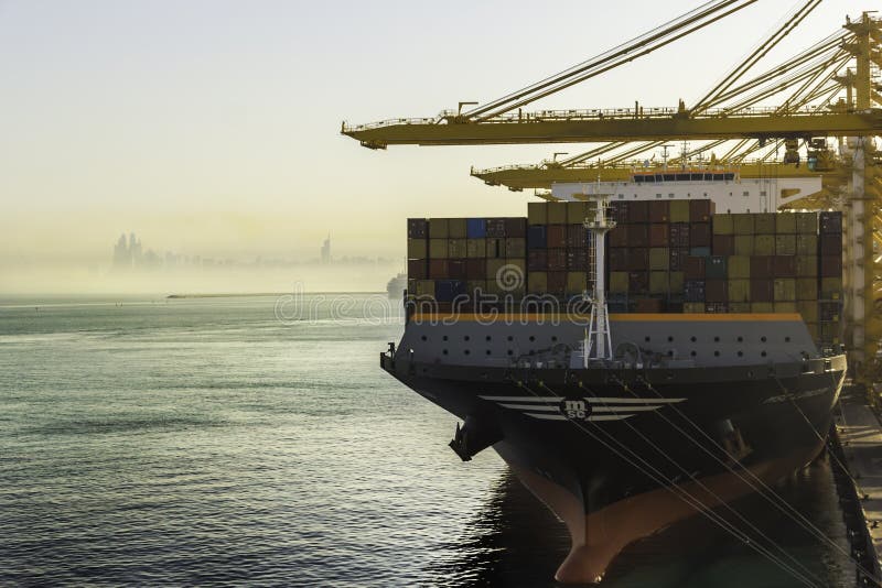 Containerschip in Haven Van Doubai Redactionele Stock Foto - Image of ...
