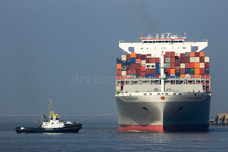 De Vastgelegde Haven Rotterdam Van Het Containerschip Redactionele ...