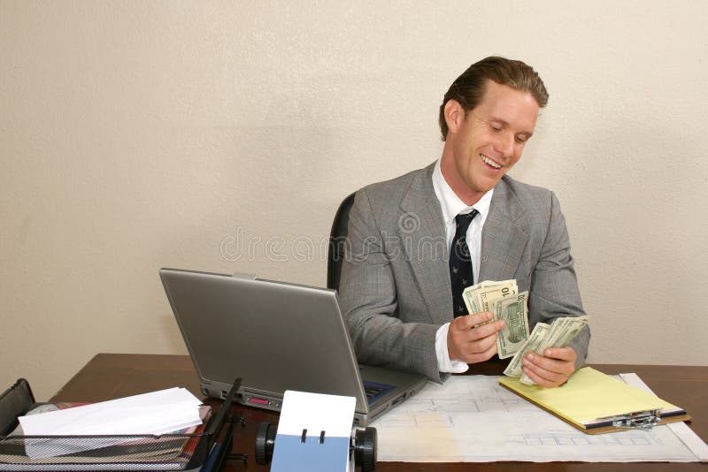 Contando o dinheiro foto de stock. Imagem de sorrir, adicione - 1677016