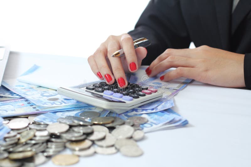 Contando o dinheiro foto de stock. Imagem de moedas, fêmea - 20327134