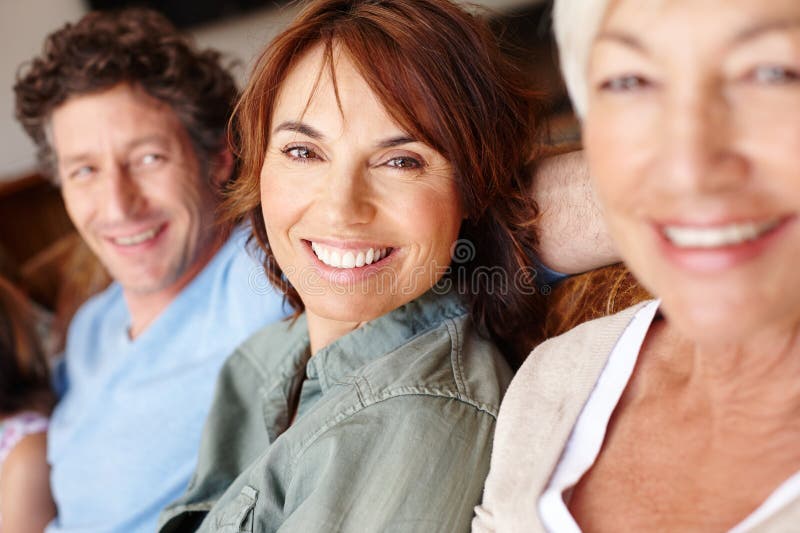 Contar Cada Momento Retrato De Una Mujer Madura Sentada Entre Su