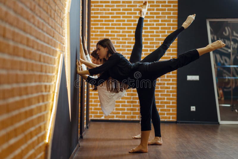 Two Contemporary Dance Performers Poses In Studio Stock Photo - Image ...