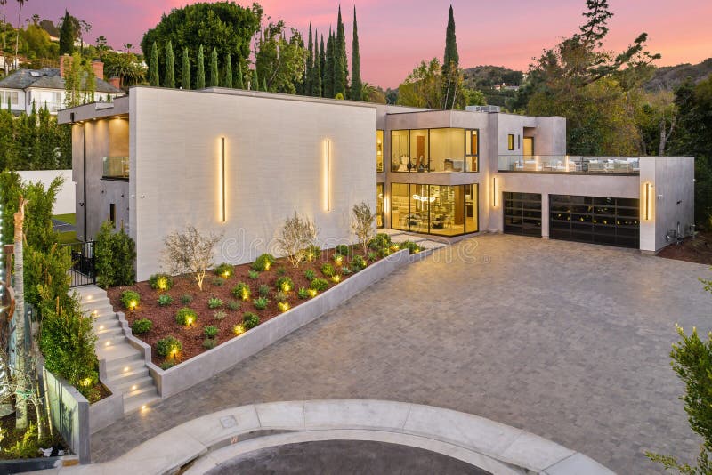 Contemporary Residence Features a Spacious Driveway that Gracefully ...