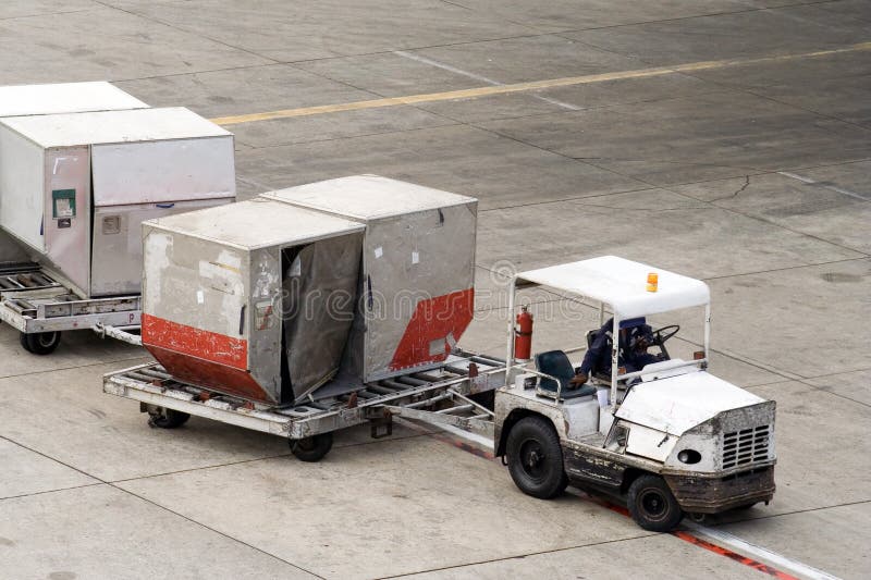 Conteneurs de cargaison photo stock. Image du importation - 743446