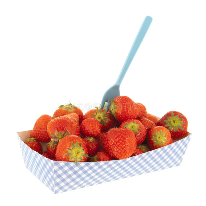 Contenitore Di Cartone Con Le Fragole Immagine Stock - Immagine di ...