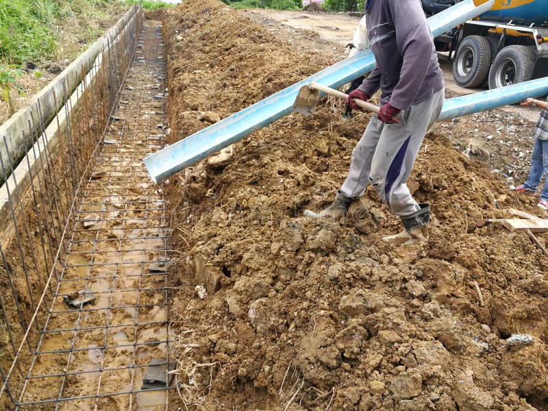 Continuous Concrete Casting Stock Photo - Image of worker, concrete ...