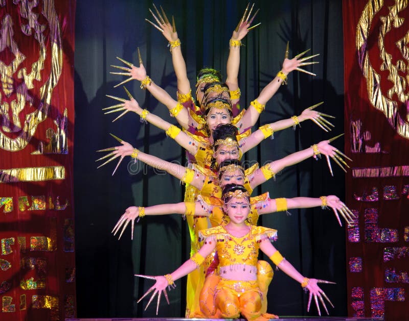 Contortionists editorial image. Image of stunts, lincoln - 22037410