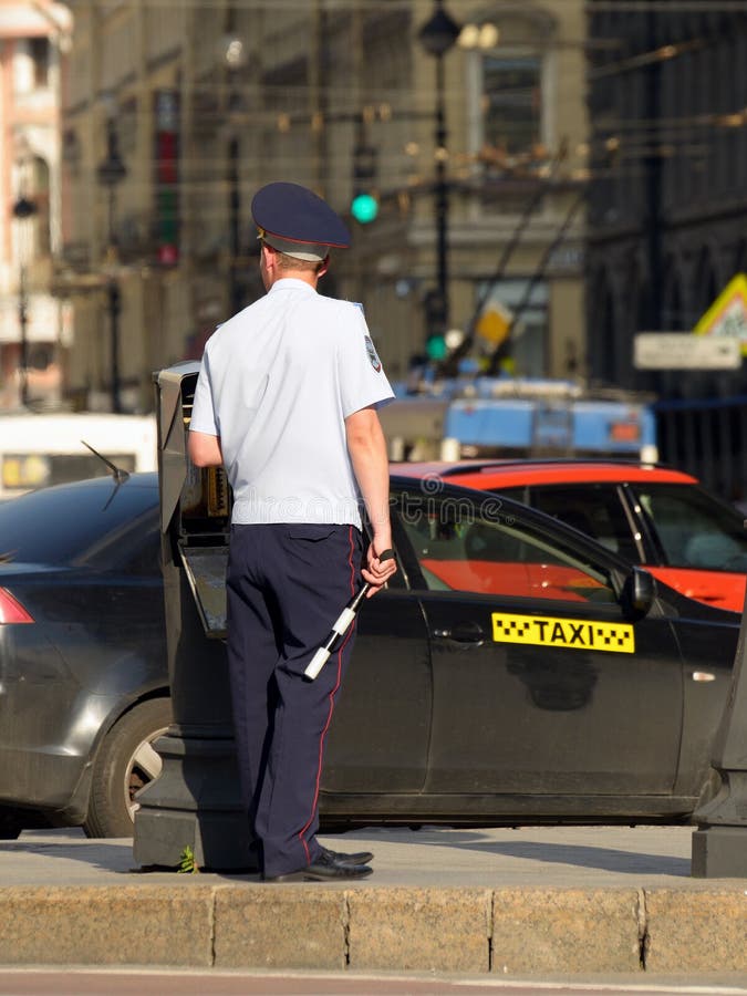 Contrôleur De Circulation Routière En Service Image stock éditorial ...
