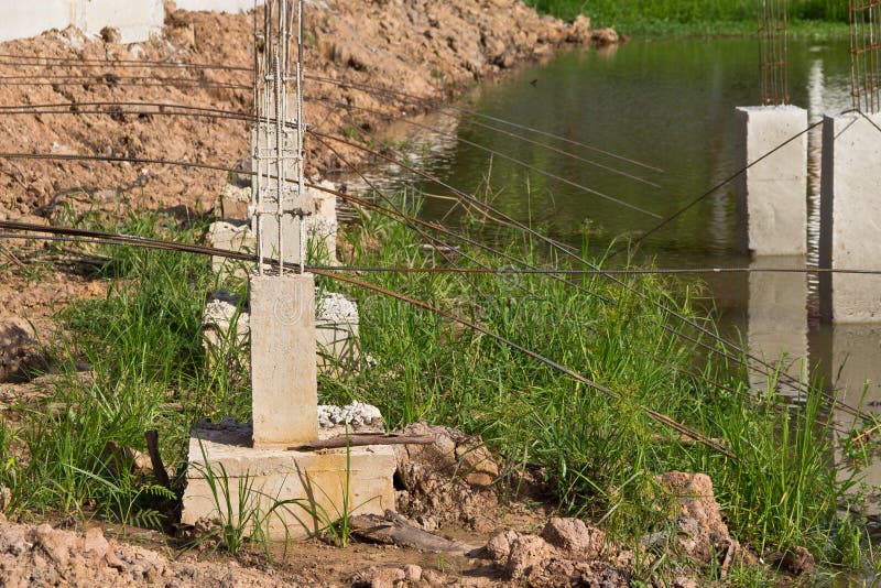 Contrafuerte concreto. imagen de archivo. Imagen de base - 32173441