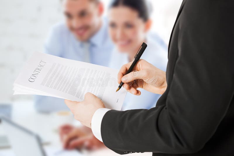 Contrat De Signature D'homme Image stock - Image du conditions, gestion ...