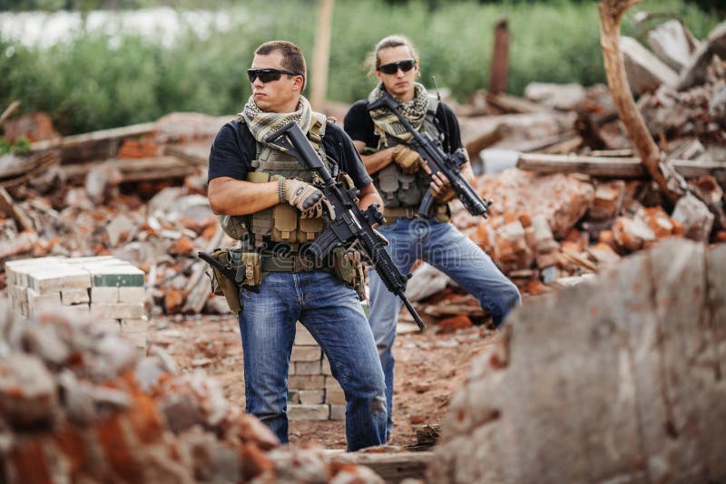 Contratista Militar Privado Con El Lanzacohetes Del Rpg Foto De Archivo