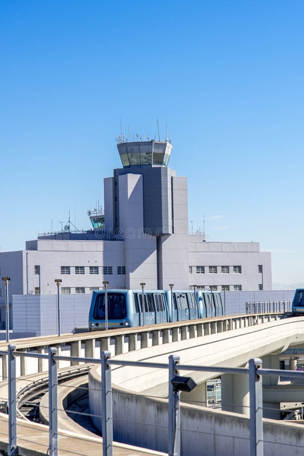 Control Tower at SFO Airport Editorial Photography - Image of building ...
