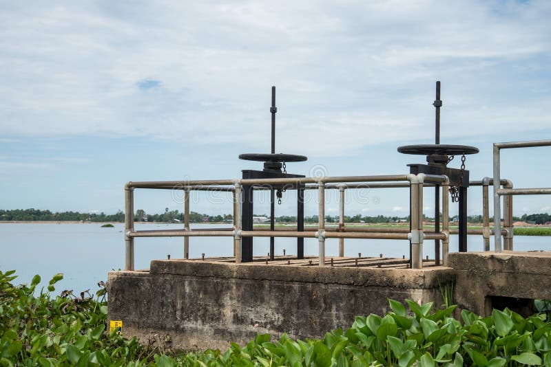 Control water gate valve stock image. Image of metal - 289158363